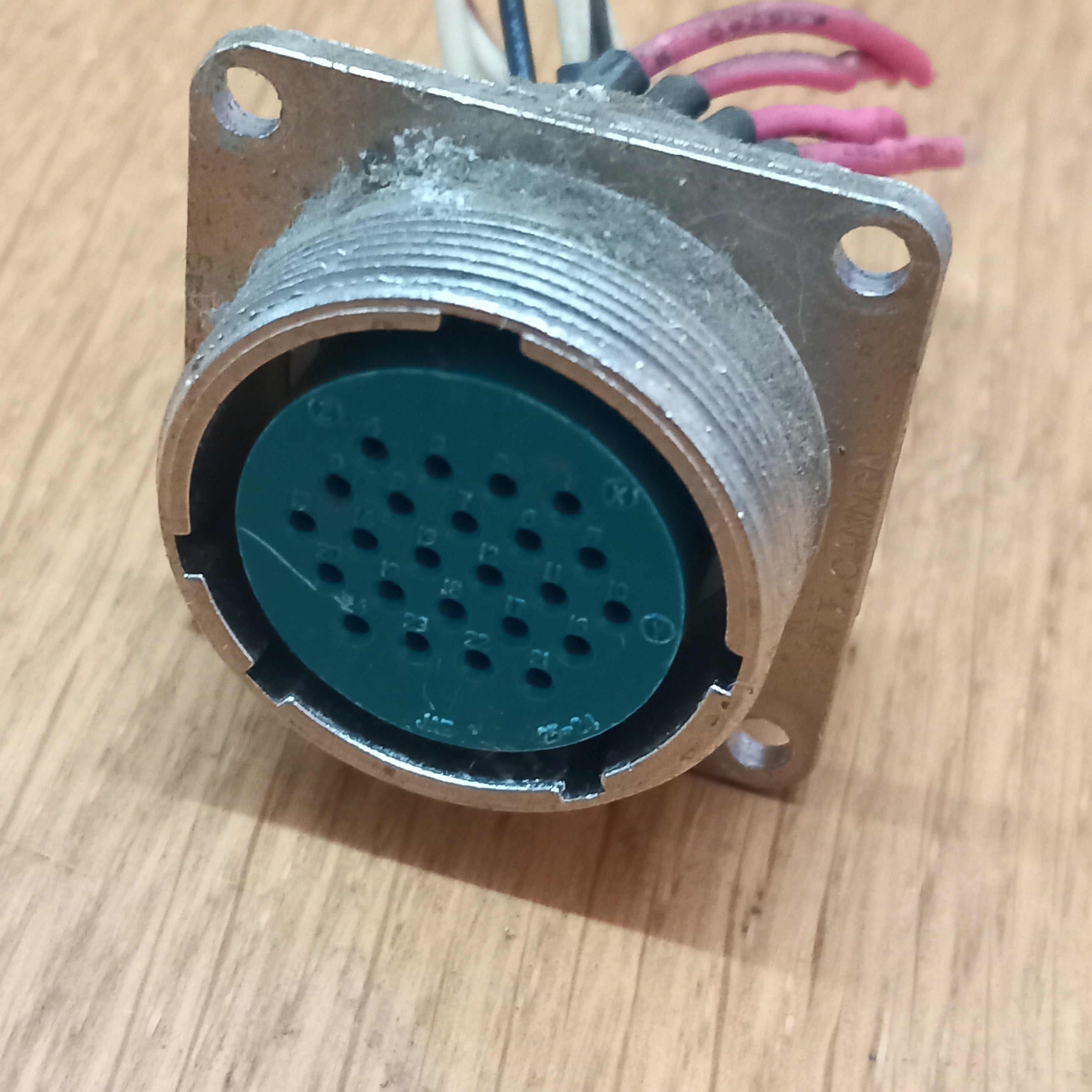 Teac 85-16 PS-16 24 pin round female connector – Tascam Ninja