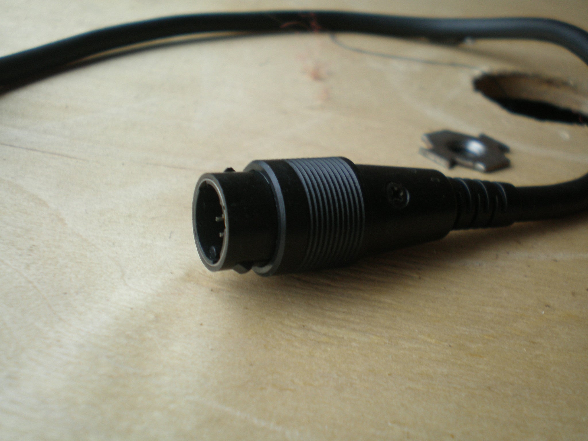 Fostex R8 12 pin plug cable to connectors from the remote – Tascam Ninja